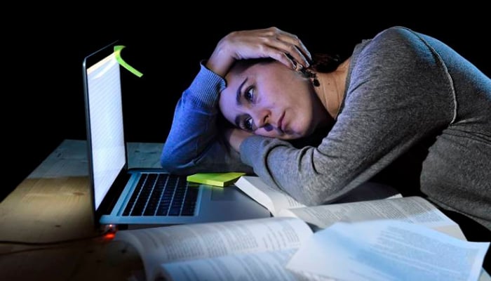 7 Simple Tips to Finish Your Assignment the Night Before Submission